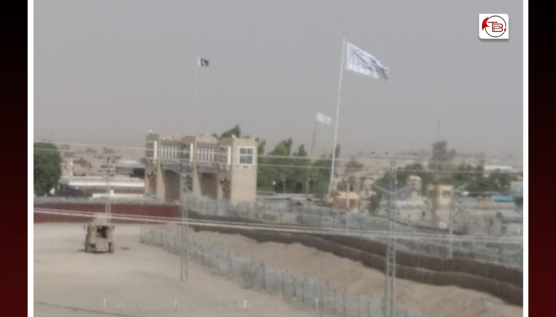 Taliban seize ‘Friendship Gate’ at the Pak-Afghan border, raise their ...